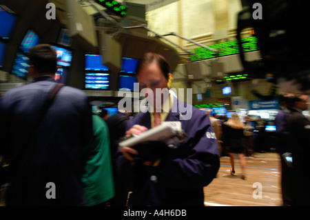 Stockbrokers busy on the trading floor of the New York Stock Exchange ...