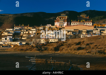 Jietang Songlin Monastery outside Zhongdian with traditional farming ...