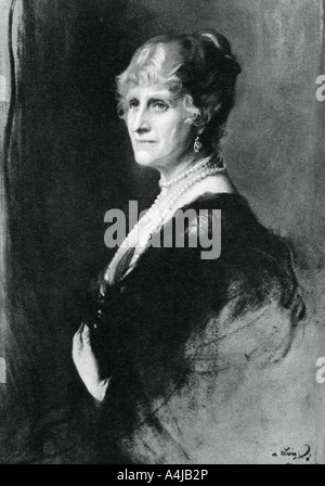 Lady Elizabeth Bowes-Lyon and the Countess of Strathmore, Glamis Castle ...