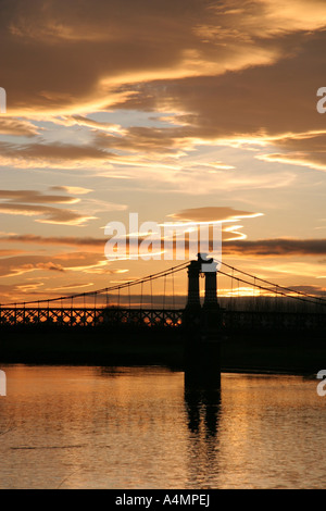 Ferry Bridge, Burton Upon Trent, Victorian pedestrian bridge over the ...