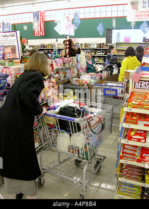 Activity at a grocery super market check out line Stock Photo - Alamy