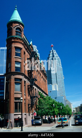 The Flatiron wedge shaped building in New York shooting into the sun ...