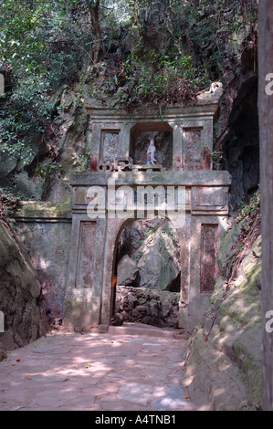 Entrance to Pagoda, Marble Mountain, Vietnam (Annam Stock Photo - Alamy