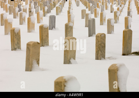 Grave markers at Fort Snelling National Cemetery in St. Paul, Minnesota ...