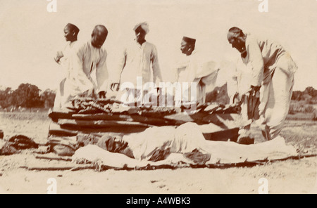 Body burning on funeral pyre at Hindu cremation at Manikarnika ...