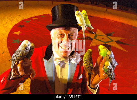 Britains oldest Circus Ringmaster Norman Barrett of Zippos Circus with ...