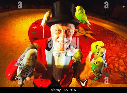 Britains oldest Circus Ringmaster Norman Barrett of Zippos Circus in ...