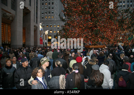 The Christmas tree in Rockefeller Center, New York City, United States ...