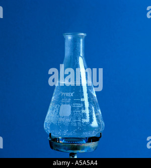 Water boiling in a conical Pyrex flask Stock Photo - Alamy