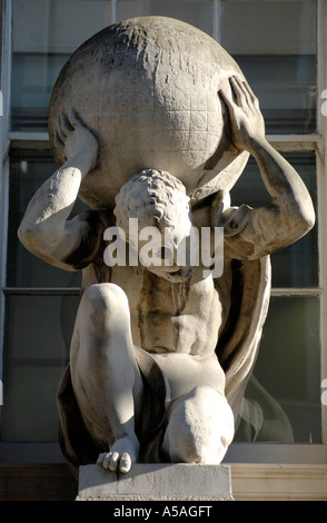 Atlas figure from Greek mythology on a building in the City of London ...