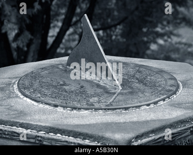bw clock time sun dial numerics time measurement count shaddow shadow ...