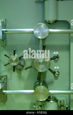 Vault door lock mechanism Stock Photo - Alamy