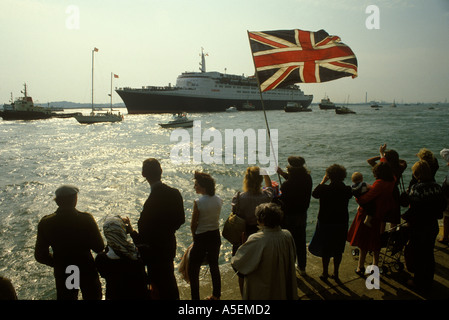 Queen Elizabeth II ship. QE2 about to leave Southampton for the ...