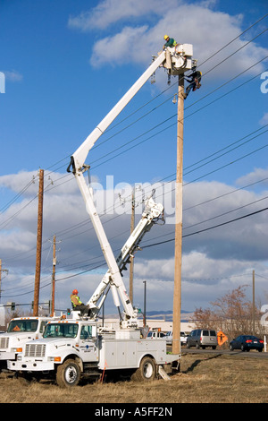 Idaho Power installing electric power lines using cherry pickers near ...