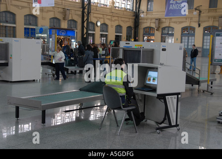 Airport security style baggage security checks at St Pancras train ...