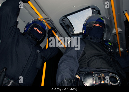 City of London police Riot Van Stock Photo: 33095006 - Alamy