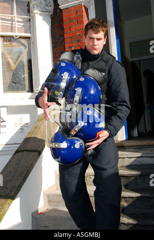 Officers from Metropolitan Police raid a house in Islington, north ...