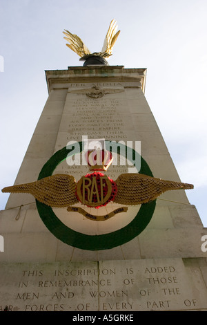 The Battle of Britain RAF personnel and soldiers inspect Messerschmitt ...