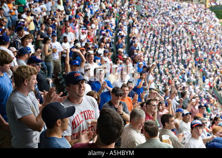 SPORTS Chicago Illinois Crowd stand to sing seventh inning stretch ...