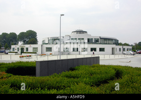 Gatwick Beehive the original 1930 s Crawley Airport terminal seen in ...