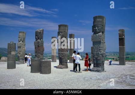 Telamones atlantes on Pyramid B Tlahuizcalpantecuhtli temple in Tula ...