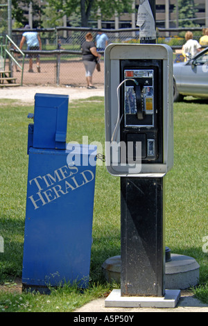 American push button public pay phone Stock Photo - Alamy