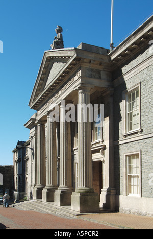 UK, Wales, Gwynedd, Caernarfon, classical portico of Crown Court ...