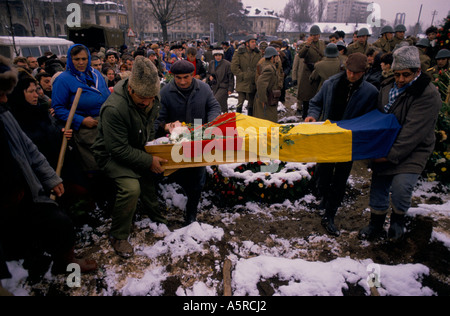 ROMANIAN REVOLUTION FUNERAL OF THE HEROES OF THE REVOLUTION BUCHAREST ...