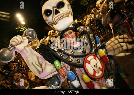 Floats and samba dancers in amazing costumes, in the Rio de Janeiro ...