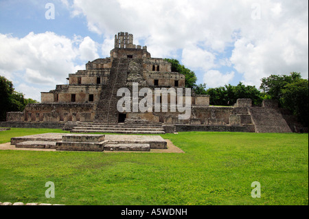 Maya temple Edificio de los cinco pisos, Edzna, Campeche, Mexico Stock ...