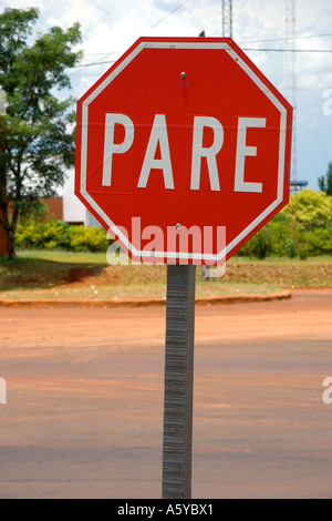 'Pare' - Spanish stop sign in Latin America Stock Photo - Alamy