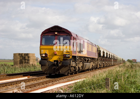 Three EWS Railway Class 66 freight locomotives pass through Didcot ...