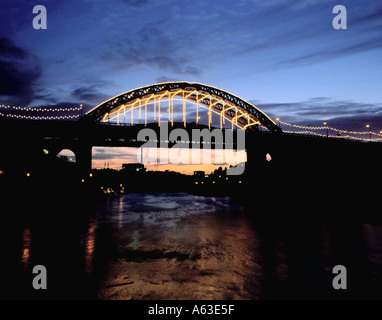 Illuminated Wearmouth Bridge at night, River Wear, Sunderland, Wearside ...