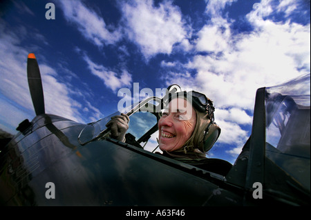 Carolyn Grace, female pilot and owner of Supermarine Spitfire Second ...