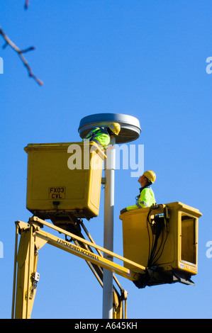 Changing light bulb, street lighting Stock Photo - Alamy
