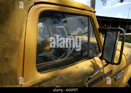 YELLOW FORD RACQ TRUCK HORIZONTAL BAPDB10273 Stock Photo - Alamy