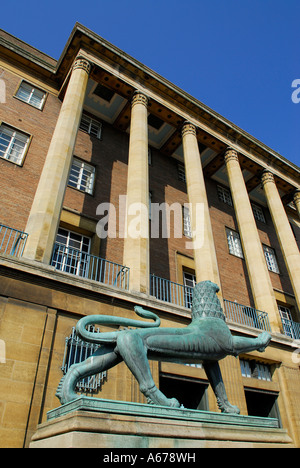 Norwich city hall bronze lions, sculpted by “Alfred Hardiman” Stock ...