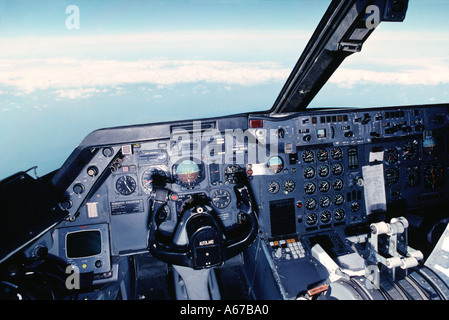 Lockheed TriStar Cockpit in flight at high altitude Stock Photo - Alamy