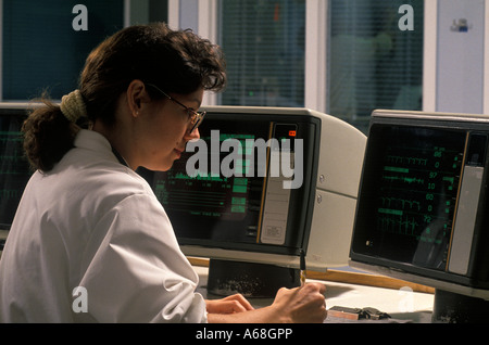 Healthcare worker at work at nurse's station Stock Photo: 32281512 - Alamy