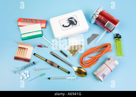 Drug paraphernalia Stock Photo: 71869579 - Alamy