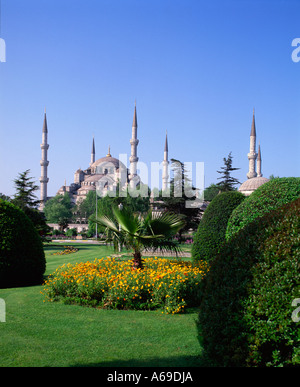 The Blue Mosque (The Sultan Ahmed Mosque) and Hippodrome Stock Photo ...