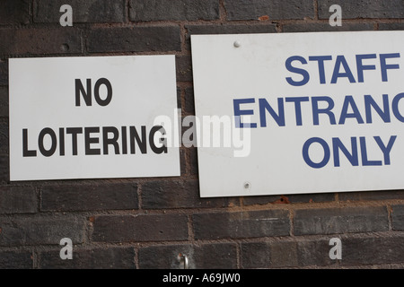 Staff entrance only sign Stock Photo - Alamy