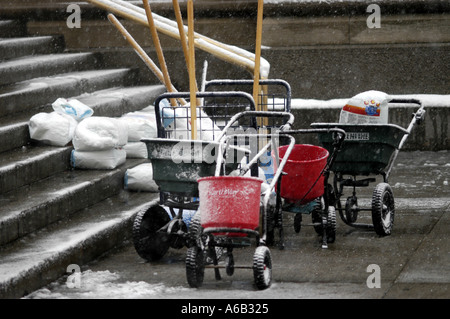 NY Manhattan snow salt machine salting salter pavement horizontal Stock ...