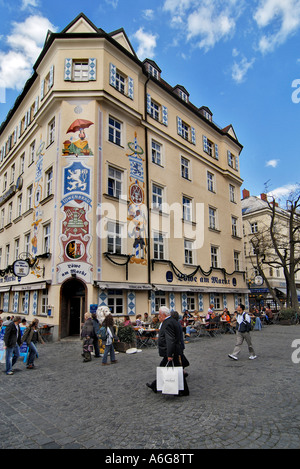 Traditional Restaurant LOEWE at Viktualienmarkt, Munich, Bavaria ...