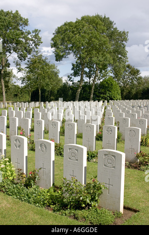 Gravestones in Hermanville British WW2 Commonwealth War Graves ...