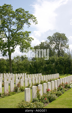 Gravestones in Hermanville British WW2 Commonwealth War Graves ...