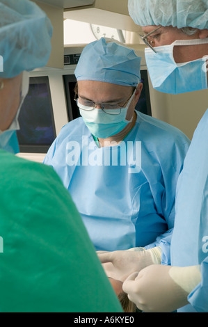 Nurses and doctors during surgery passing instruments Stock Photo - Alamy