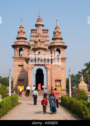 Mulagandha Kutir Vihara temple "Isipatana Deer Park" where Buddha ...