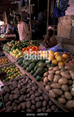 Senegal - Dakar. Fruit and vegetable market Stock Photo - Alamy