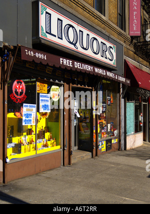 Retail liquor store front sign Stock Photo - Alamy
